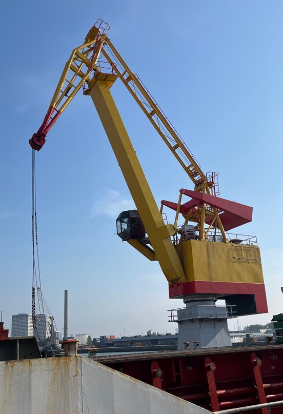 Figee Floating Crane - RemoraDocks